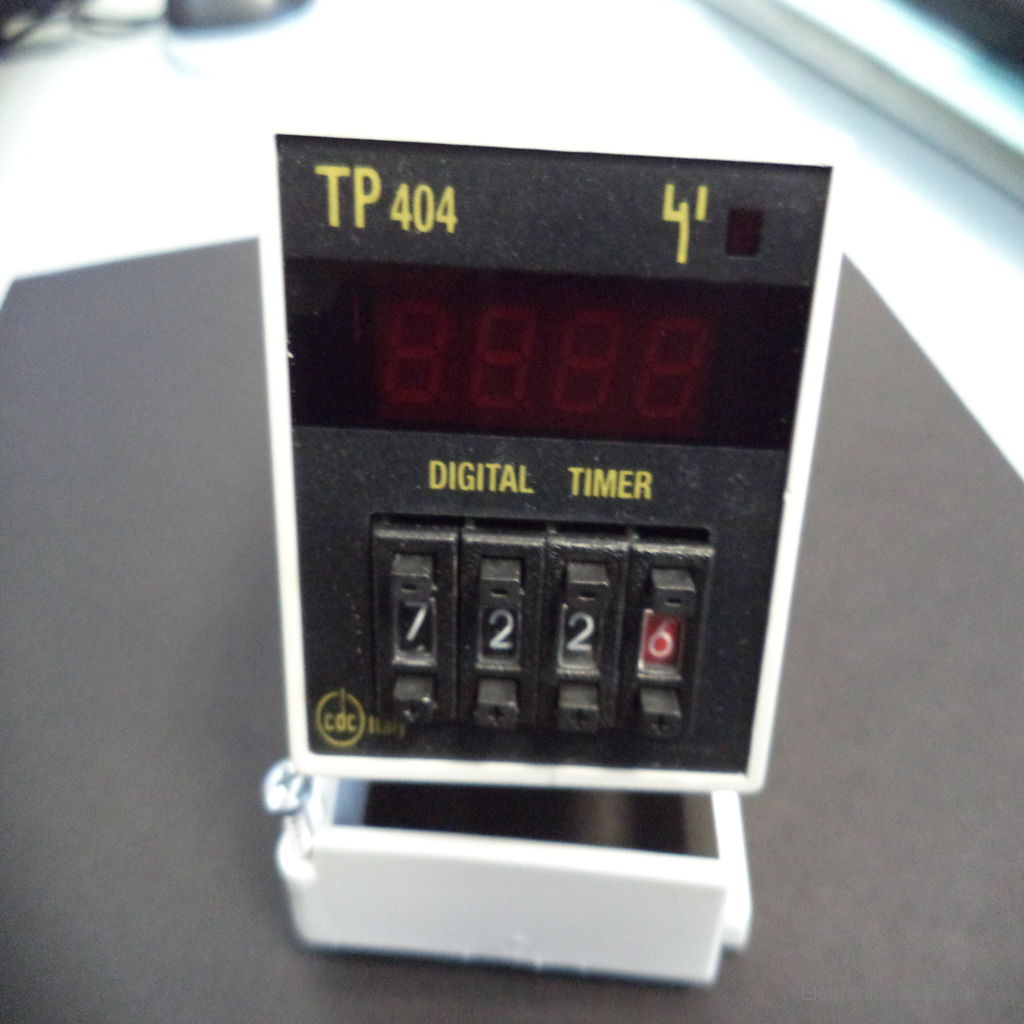 Elettronica Lucense CDC-ELETTROMECCANICA TP404 TIMER DIGITAL FOUR FIGURES